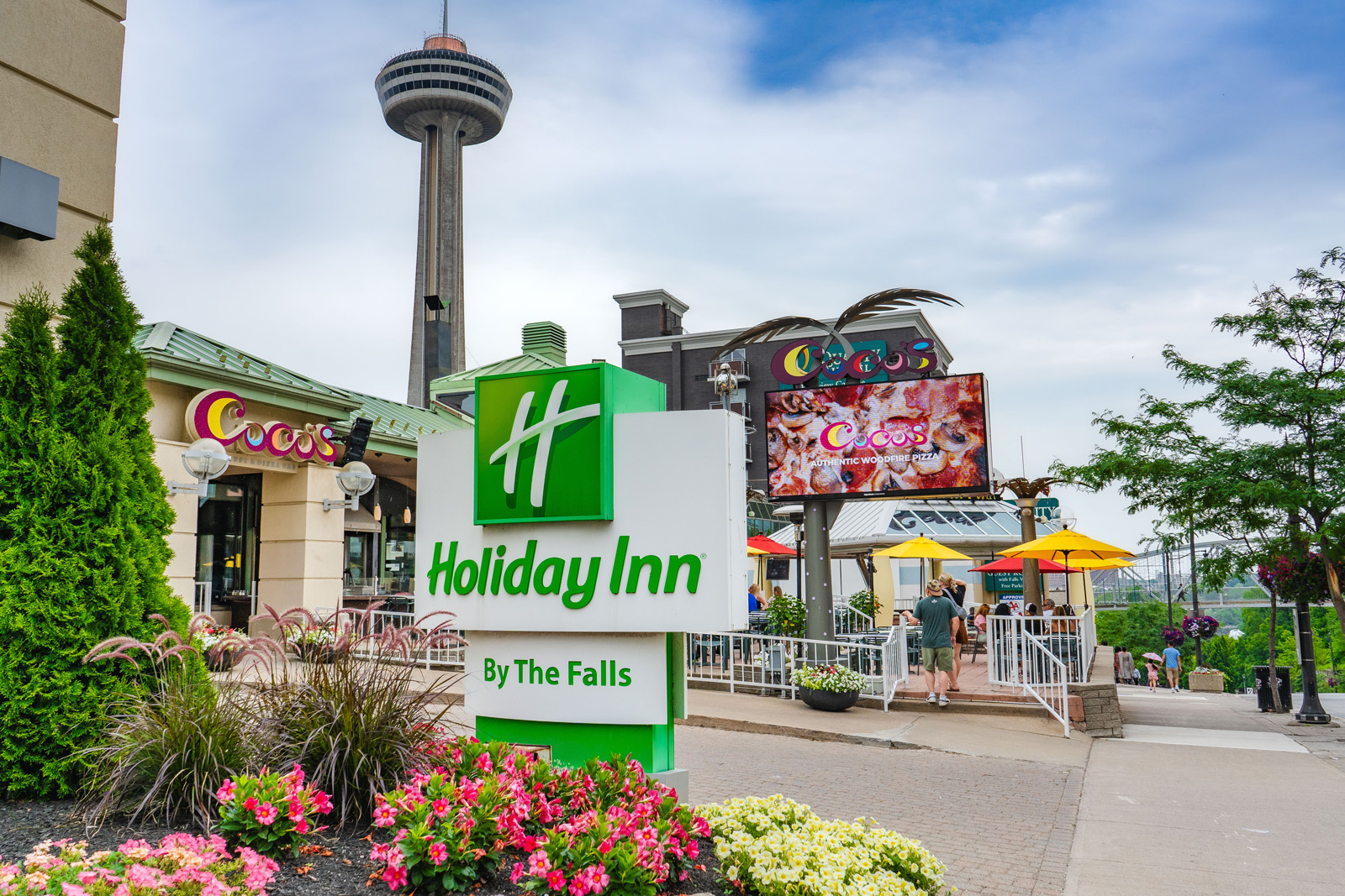Free Parking at Holiday Inn by the Falls - Holiday Inn By The Falls